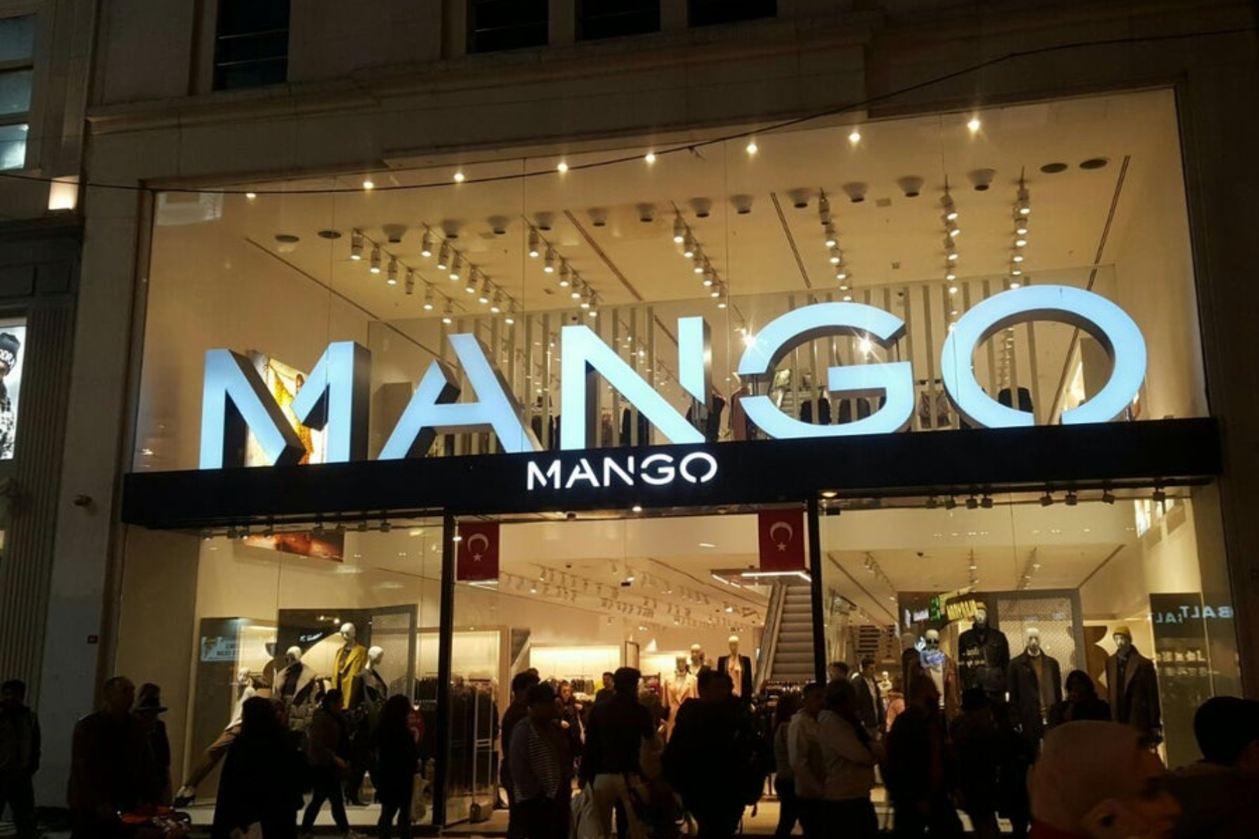 Mango İstiklal Street – Atelier Form